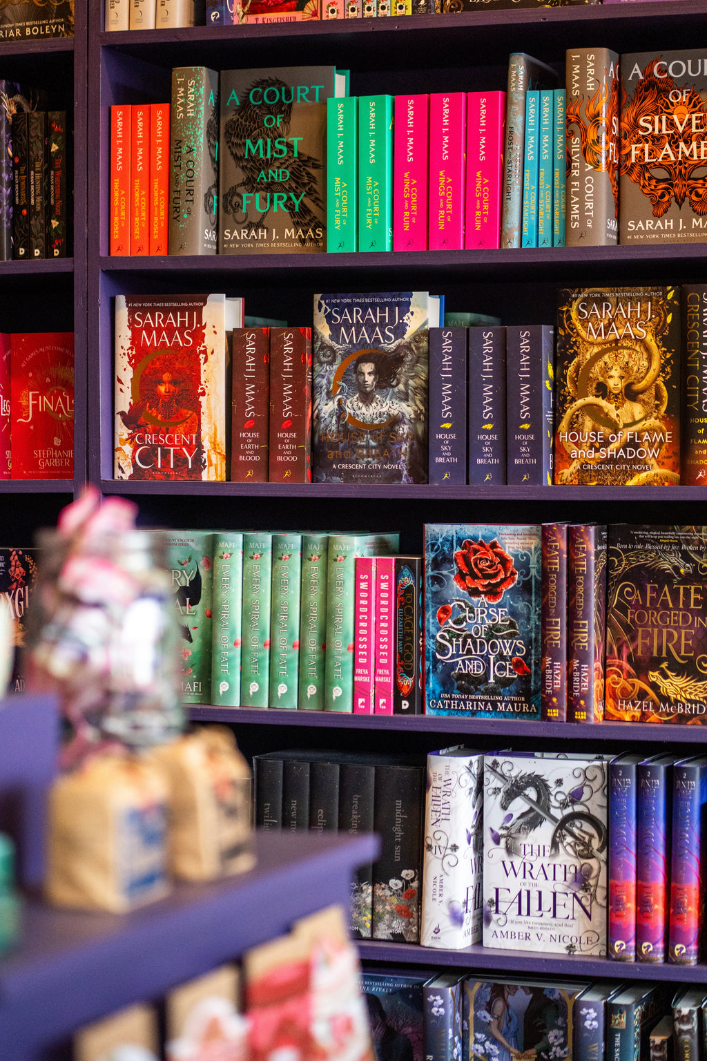 Sarah J. Maas universe – Paper and Word