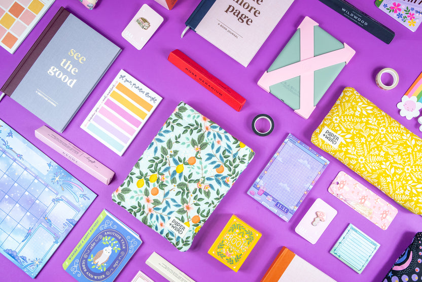 Sarah J. Maas universe – Paper and Word